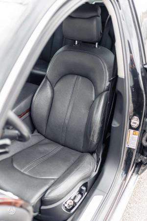 Black Audi A8 2012 in Vilnius, with an engine capacity of 4.16 L and mileage of 217 thousand km for 11500 €, photo 16 on AUTOMOTO.COM.LV