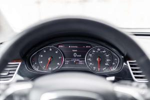 Black Audi A8 2012 in Vilnius, with an engine capacity of 4.16 L and mileage of 217 thousand km for 11500 €, photo 19 on AUTOMOTO.COM.LV