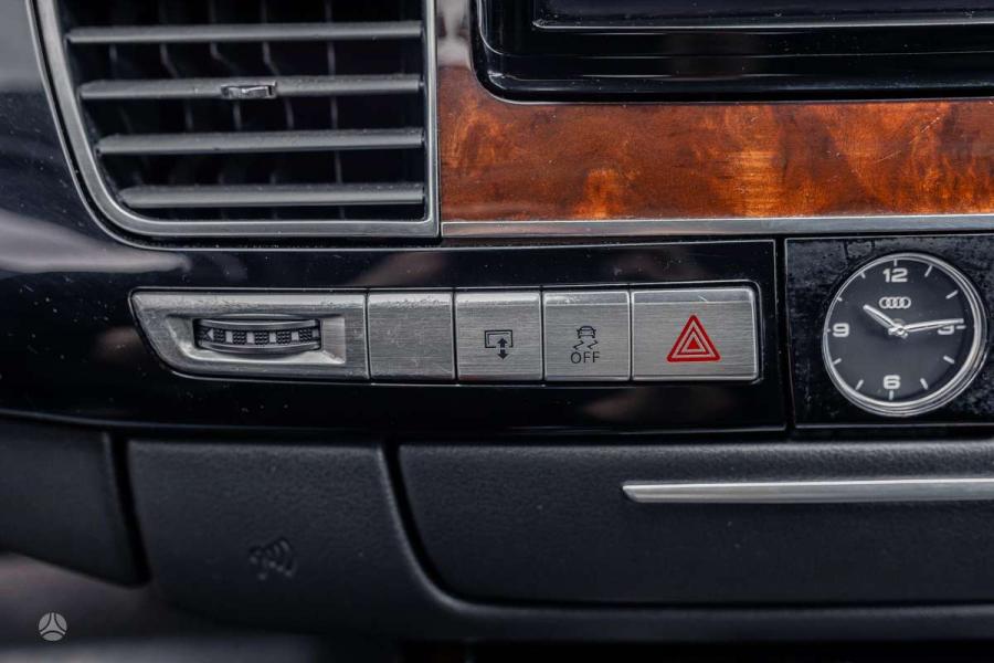 Black Audi A8 2012 in Vilnius, with an engine capacity of 4.16 L and mileage of 217 thousand km for 11500 €, photo 23 on AUTOMOTO.COM.LV