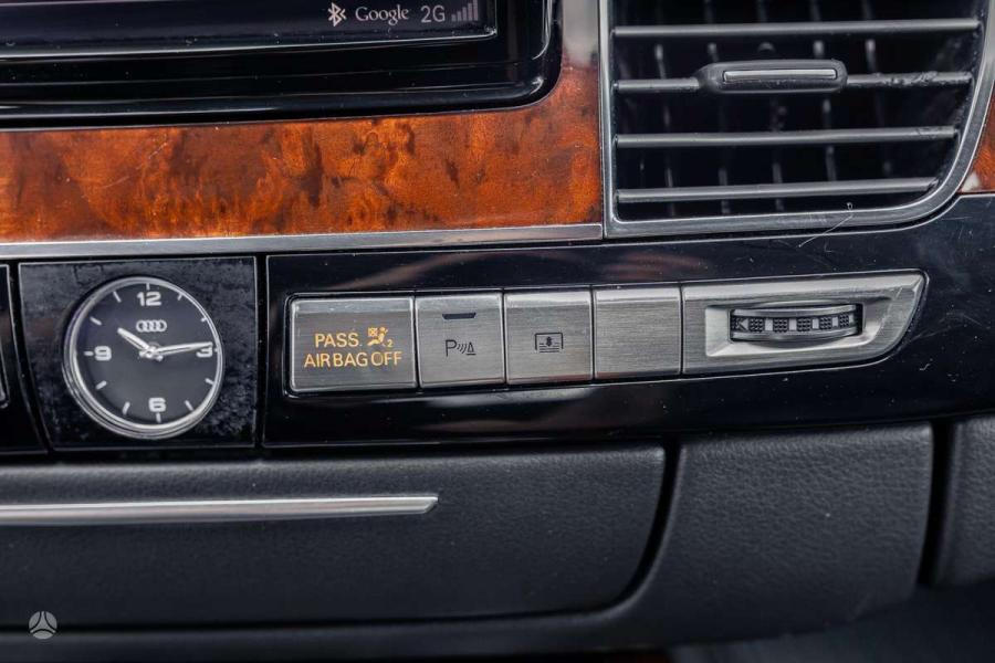 Black Audi A8 2012 in Vilnius, with an engine capacity of 4.16 L and mileage of 217 thousand km for 11500 €, photo 24 on AUTOMOTO.COM.LV