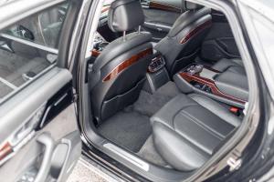 Black Audi A8 2012 in Vilnius, with an engine capacity of 4.16 L and mileage of 217 thousand km for 11500 €, photo 28 on AUTOMOTO.COM.LV
