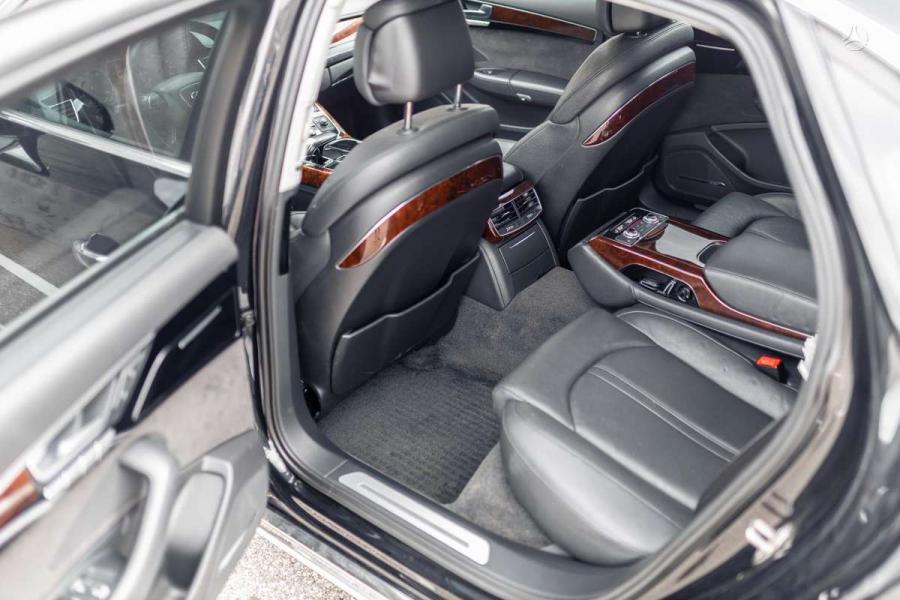 Black Audi A8 2012 in Vilnius, with an engine capacity of 4.16 L and mileage of 217 thousand km for 11500 €, photo 28 on AUTOMOTO.COM.LV