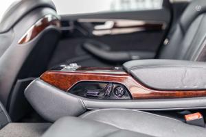 Black Audi A8 2012 in Vilnius, with an engine capacity of 4.16 L and mileage of 217 thousand km for 11500 €, photo 29 on AUTOMOTO.COM.LV