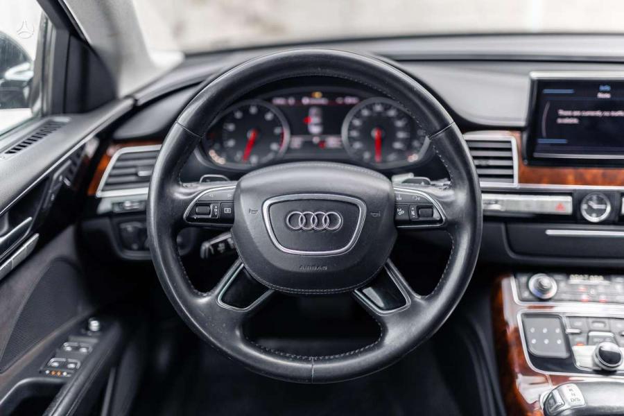 Black Audi A8 2012 in Vilnius, with an engine capacity of 4.16 L and mileage of 217 thousand km for 11500 €, photo 30 on AUTOMOTO.COM.LV