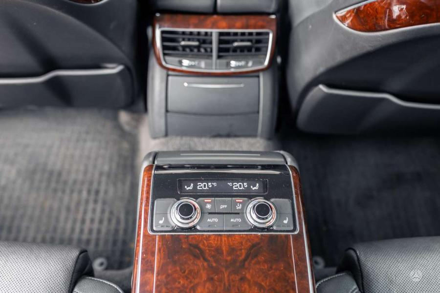 Black Audi A8 2012 in Vilnius, with an engine capacity of 4.16 L and mileage of 217 thousand km for 11500 €, photo 32 on AUTOMOTO.COM.LV