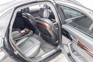 Black Audi A8 2012 in Vilnius, with an engine capacity of 4.16 L and mileage of 217 thousand km for 11500 €, photo 33 on AUTOMOTO.COM.LV