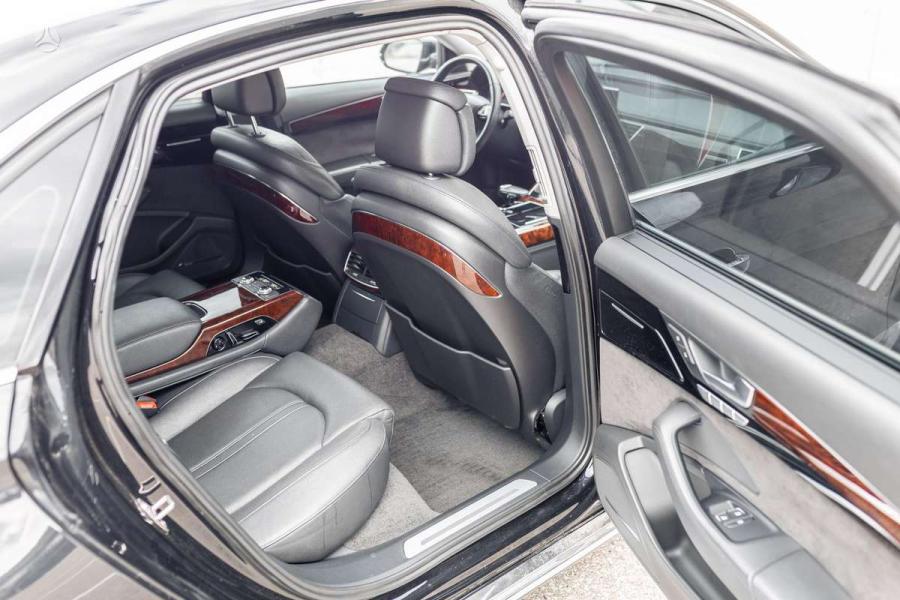 Black Audi A8 2012 in Vilnius, with an engine capacity of 4.16 L and mileage of 217 thousand km for 11500 €, photo 33 on AUTOMOTO.COM.LV