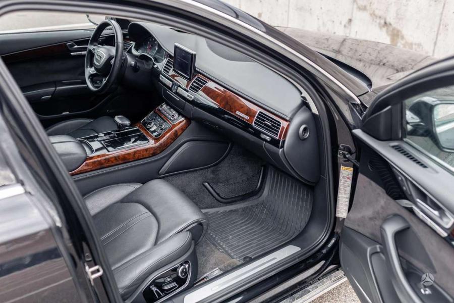 Black Audi A8 2012 in Vilnius, with an engine capacity of 4.16 L and mileage of 217 thousand km for 11500 €, photo 34 on AUTOMOTO.COM.LV