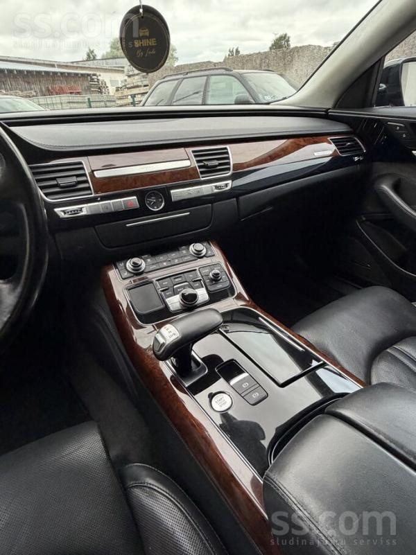 Black Audi A8 2012 in Talsi, with an engine capacity of 4.20 L and mileage of 292 thousand km for 14200 €, photo 8 on AUTOMOTO.COM.LV