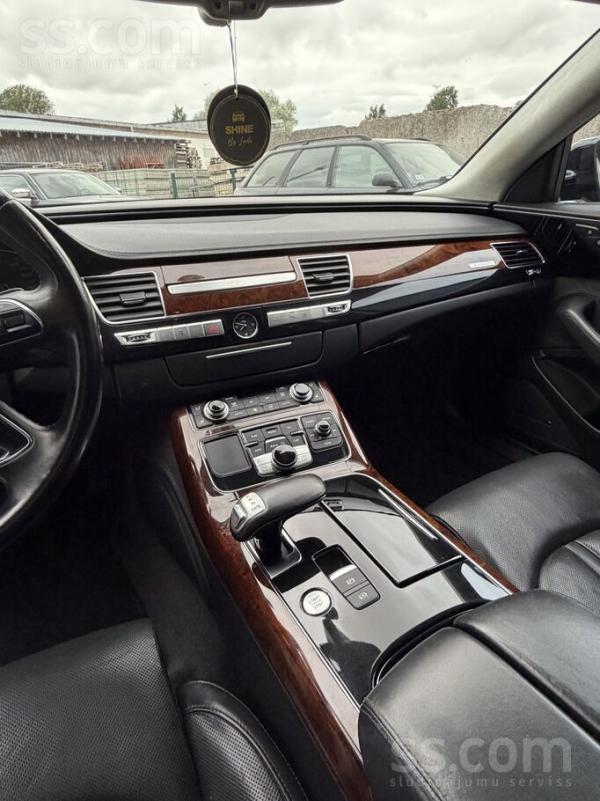 Black Audi A8 2012 in Talsi, with an engine capacity of 4.20 L and mileage of 292 thousand km for 14200 €, photo 9 on AUTOMOTO.COM.LV