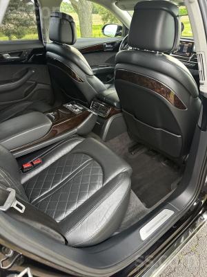 Black Audi A8 2012 in Ventspils, with an engine capacity of 3.00 L and mileage of 272 thousand km for 15500 €, photo 12 on AUTOMOTO.COM.LV