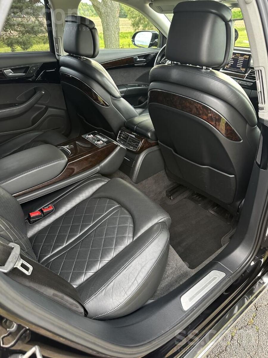 Black Audi A8 2012 in Ventspils, with an engine capacity of 3.00 L and mileage of 272 thousand km for 15500 €, photo 12 on AUTOMOTO.COM.LV