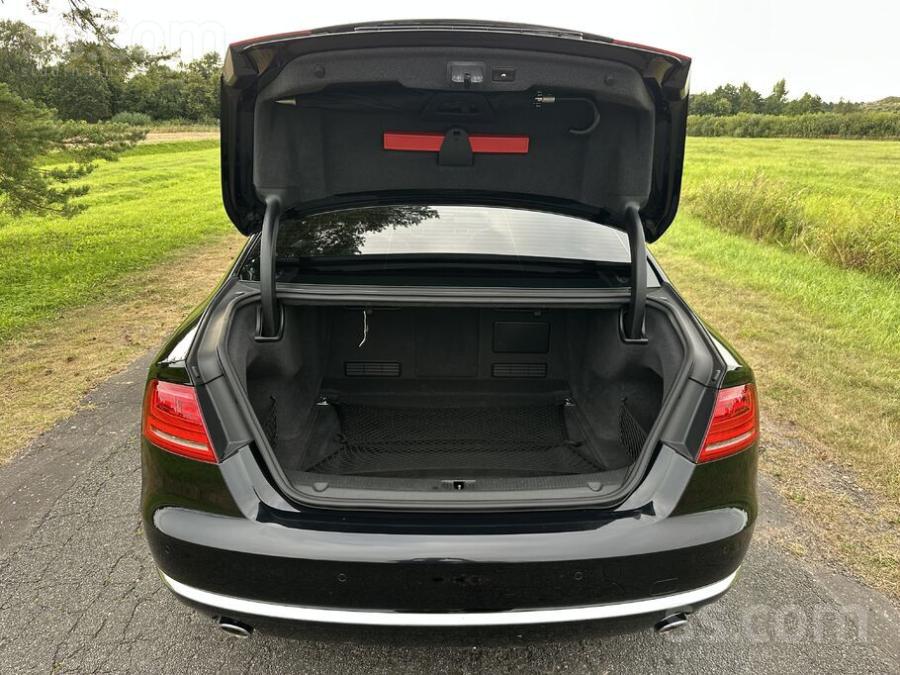 Black Audi A8 2012 in Ventspils, with an engine capacity of 3.00 L and mileage of 272 thousand km for 15500 €, photo 16 on AUTOMOTO.COM.LV
