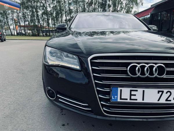 Black Audi A8 2012 in Siauliai, with an engine capacity of 4.20 L and mileage of 288 thousand km for 12800 €, photo 4 on AUTOMOTO.COM.LV