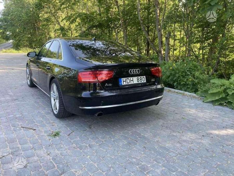 Black Audi A8 2012 in Klaipeda, with an engine capacity of 4.16 L and mileage of 235 thousand km for 9900 €, photo 4 on AUTOMOTO.COM.LV