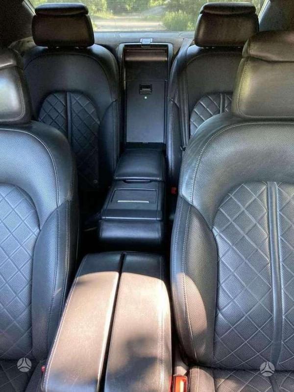 Black Audi A8 2012 in Klaipeda, with an engine capacity of 4.16 L and mileage of 235 thousand km for 9900 €, photo 11 on AUTOMOTO.COM.LV