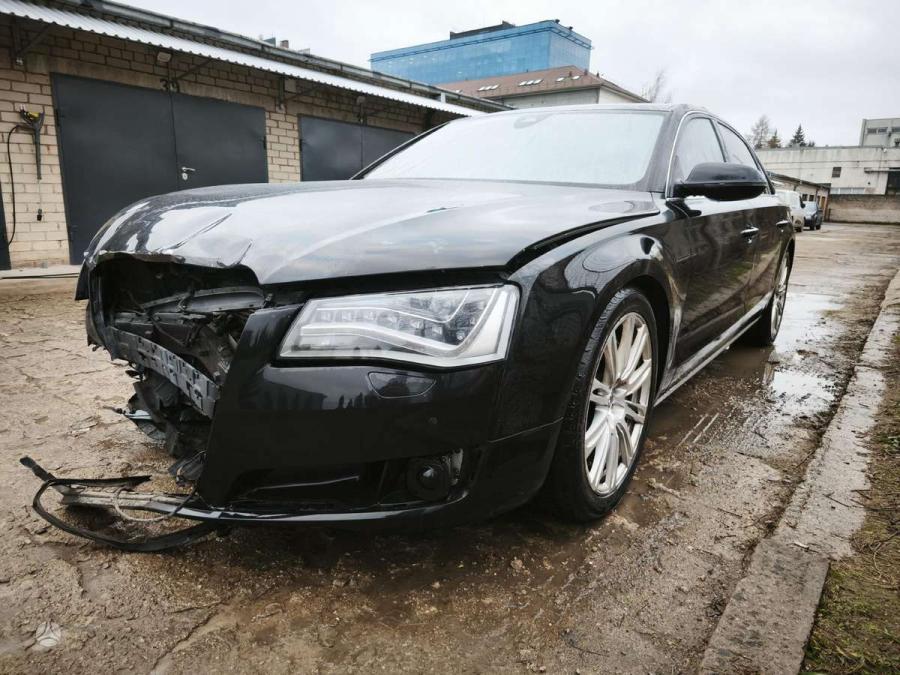 Black Audi A8 2013 in Kaunas, with an engine capacity of 6.30 L and mileage of 270 thousand km for 10500 €, photo 1 on AUTOMOTO.COM.LV