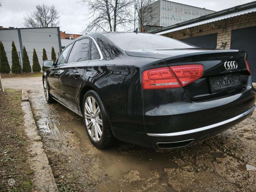 Black Audi A8 2013 in Kaunas, with an engine capacity of 6.30 L and mileage of 270 thousand km for 10500 €, photo 10 on AUTOMOTO.COM.LV