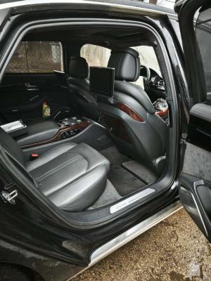 Black Audi A8 2013 in Kaunas, with an engine capacity of 6.30 L and mileage of 270 thousand km for 10500 €, photo 11 on AUTOMOTO.COM.LV