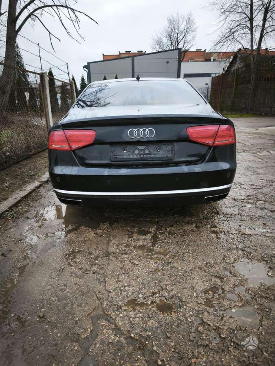Black Audi A8 2013 in Kaunas, with an engine capacity of 6.30 L and mileage of 270 thousand km for 10500 €, photo 12 on AUTOMOTO.COM.LV