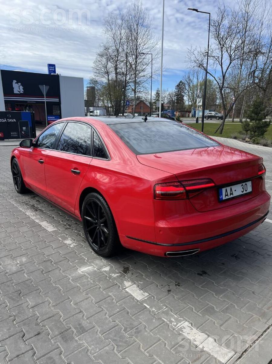 Black Audi A8 2013 in Riga, with an engine capacity of 3.00 L and mileage of 281 thousand km for 18000 €, photo 5 on AUTOMOTO.COM.LV