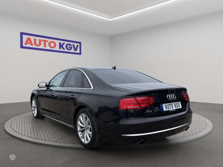 Black Audi A8 2013 in Kaunas, with an engine capacity of 3.00 L and mileage of 280 thousand km for 12499 €, photo 4 on AUTOMOTO.COM.LV