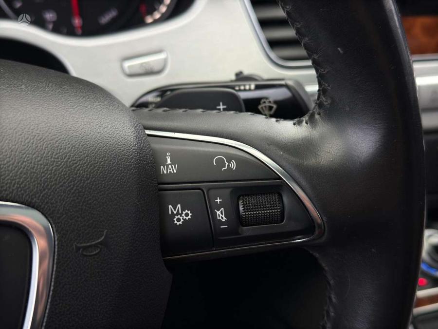 Black Audi A8 2013 in Kaunas, with an engine capacity of 3.00 L and mileage of 280 thousand km for 11799 €, photo 20 on AUTOMOTO.COM.LV