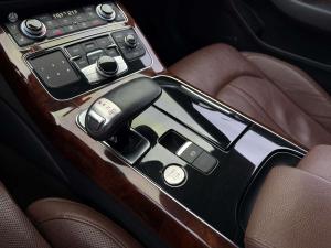 Melns Audi A8 2013 Kauņa, ar dzinēja tilpumu 3.00 L un nobraukumu 280 tūkst. km par 11799 €, foto 17 vietnē AUTOMOTO.COM.LV