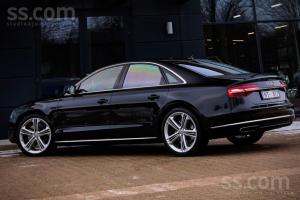 Black Audi A8 2014 in Riga, with an engine capacity of 4.20 L and mileage of 202 thousand km for 25000 €, photo 9 on AUTOMOTO.COM.LV