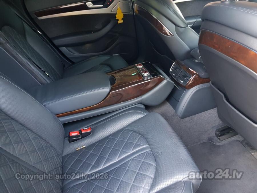 Black Audi A8 2014 in Tallinn, with an engine capacity of 4.20 L and mileage of 224 thousand km for 27500 €, photo 5 on AUTOMOTO.COM.LV