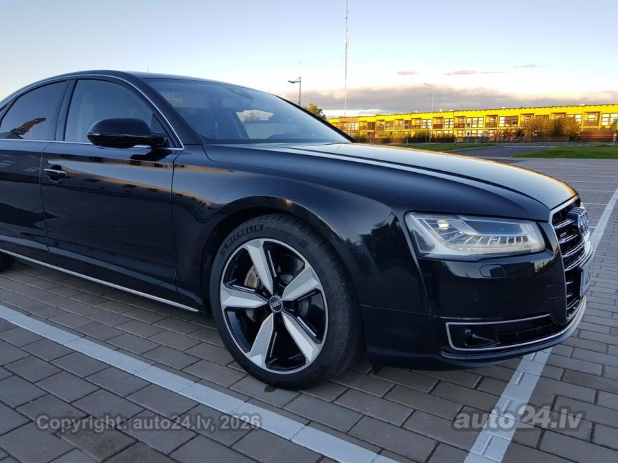 Black Audi A8 2014 in Tallinn, with an engine capacity of 4.20 L and mileage of 224 thousand km for 27500 €, photo 6 on AUTOMOTO.COM.LV