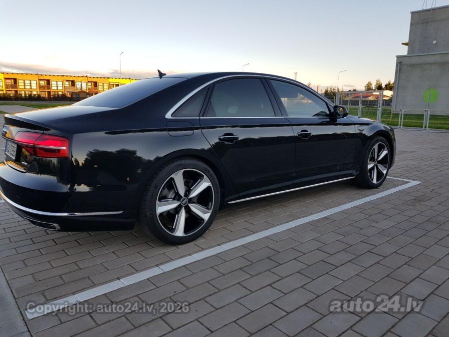 Black Audi A8 2014 in Tallinn, with an engine capacity of 4.20 L and mileage of 224 thousand km for 27500 €, photo 10 on AUTOMOTO.COM.LV