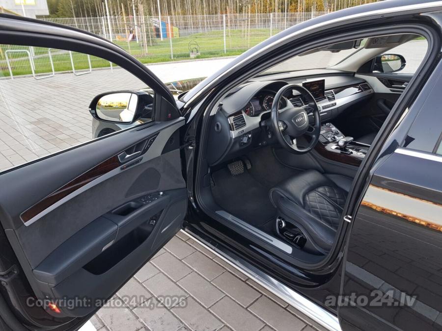 Black Audi A8 2014 in Tallinn, with an engine capacity of 4.20 L and mileage of 224 thousand km for 27500 €, photo 11 on AUTOMOTO.COM.LV
