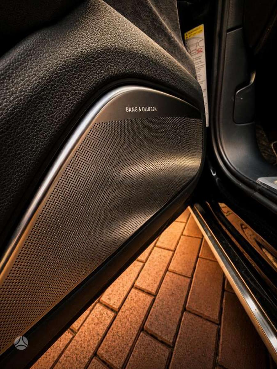 Black Audi A8 2014 in Vilnius, with an engine capacity of 3.99 L and mileage of 152 thousand km for 21000 €, photo 8 on AUTOMOTO.COM.LV