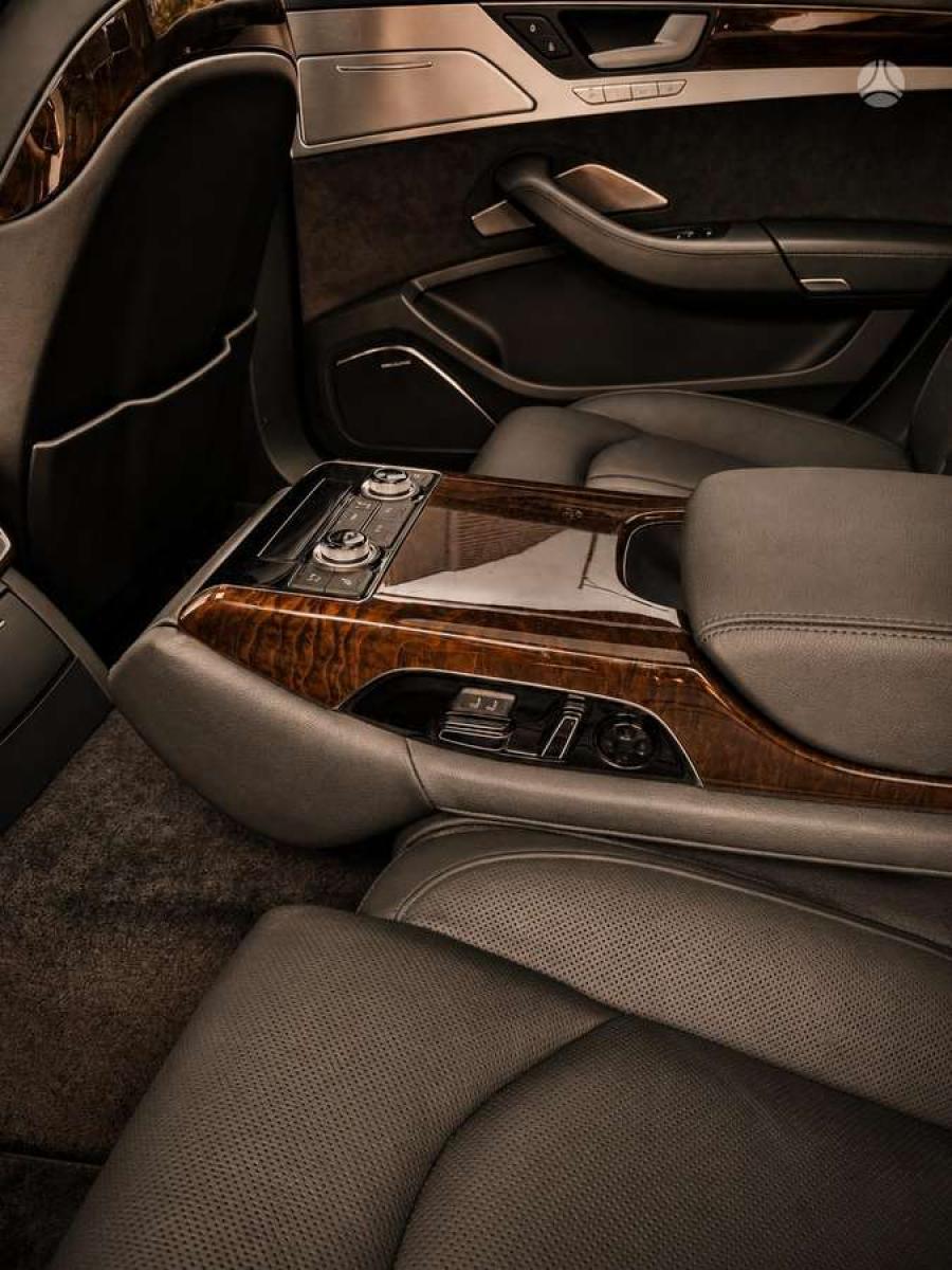 Black Audi A8 2014 in Vilnius, with an engine capacity of 3.99 L and mileage of 152 thousand km for 21000 €, photo 12 on AUTOMOTO.COM.LV
