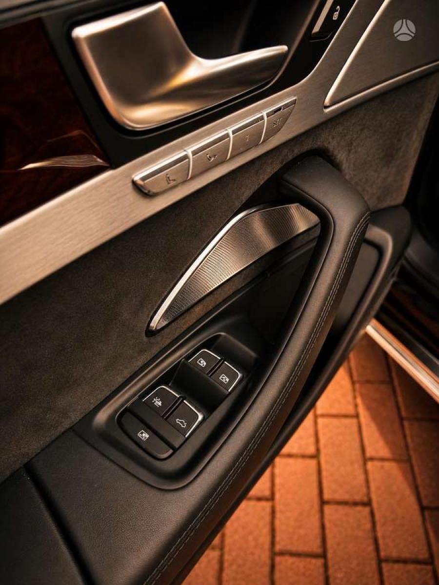 Black Audi A8 2014 in Vilnius, with an engine capacity of 3.99 L and mileage of 152 thousand km for 21000 €, photo 13 on AUTOMOTO.COM.LV