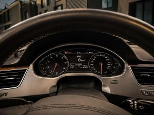 Black Audi A8 2014 in Vilnius, with an engine capacity of 3.99 L and mileage of 152 thousand km for 21000 €, photo 16 on AUTOMOTO.COM.LV