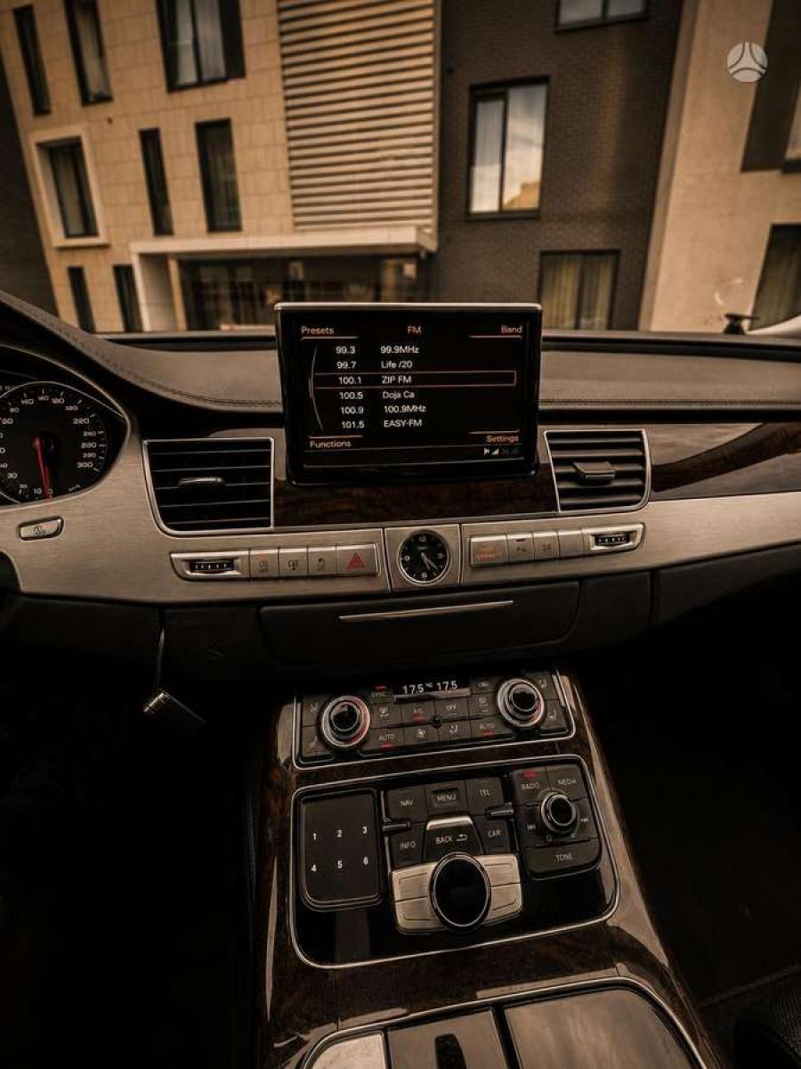 Black Audi A8 2014 in Vilnius, with an engine capacity of 3.99 L and mileage of 152 thousand km for 21000 €, photo 18 on AUTOMOTO.COM.LV