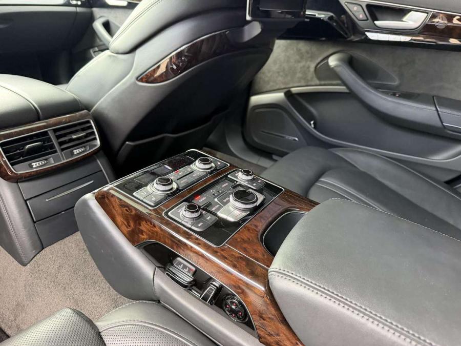 Melns Audi A8 2014 Kauņa, ar dzinēja tilpumu 3.00 L un nobraukumu 177 tūkst. km par 23500 €, foto 17 vietnē AUTOMOTO.COM.LV
