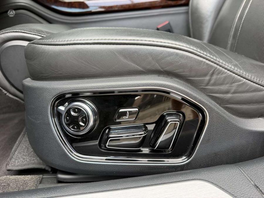 Melns Audi A8 2014 Kauņa, ar dzinēja tilpumu 3.00 L un nobraukumu 177 tūkst. km par 23500 €, foto 25 vietnē AUTOMOTO.COM.LV