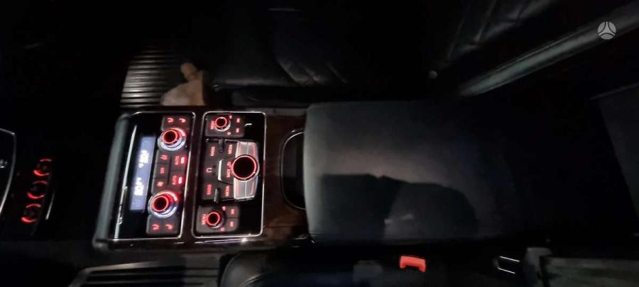 Melns Audi A8 2014 Viļņa, ar dzinēja tilpumu 2.97 L un nobraukumu 166 tūkst. km par 25500 €, foto 23 vietnē AUTOMOTO.COM.LV