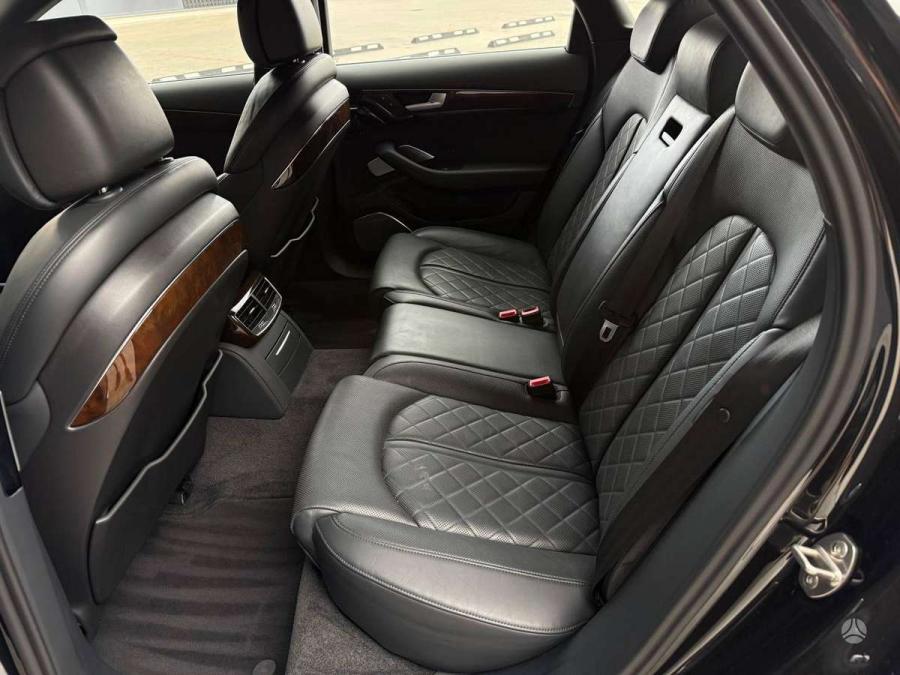 Melns Audi A8 2014 Šauļi, ar dzinēja tilpumu 2.97 L un nobraukumu 300 tūkst. km par 20500 €, foto 21 vietnē AUTOMOTO.COM.LV