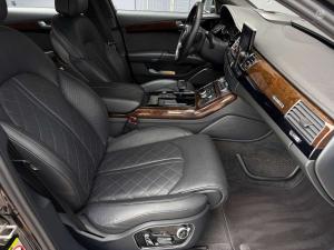 Melns Audi A8 2014 Šauļi, ar dzinēja tilpumu 2.97 L un nobraukumu 300 tūkst. km par 20500 €, foto 24 vietnē AUTOMOTO.COM.LV