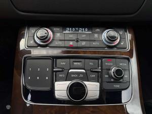 Melns Audi A8 2014 Šauļi, ar dzinēja tilpumu 2.97 L un nobraukumu 300 tūkst. km par 20500 €, foto 30 vietnē AUTOMOTO.COM.LV