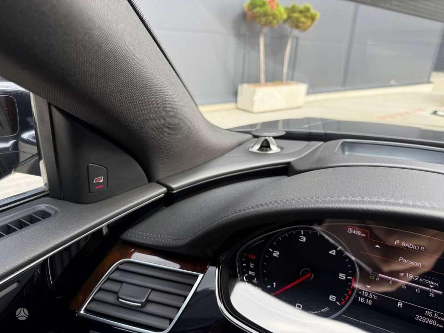 Melns Audi A8 2014 Šauļi, ar dzinēja tilpumu 2.97 L un nobraukumu 300 tūkst. km par 20500 €, foto 31 vietnē AUTOMOTO.COM.LV