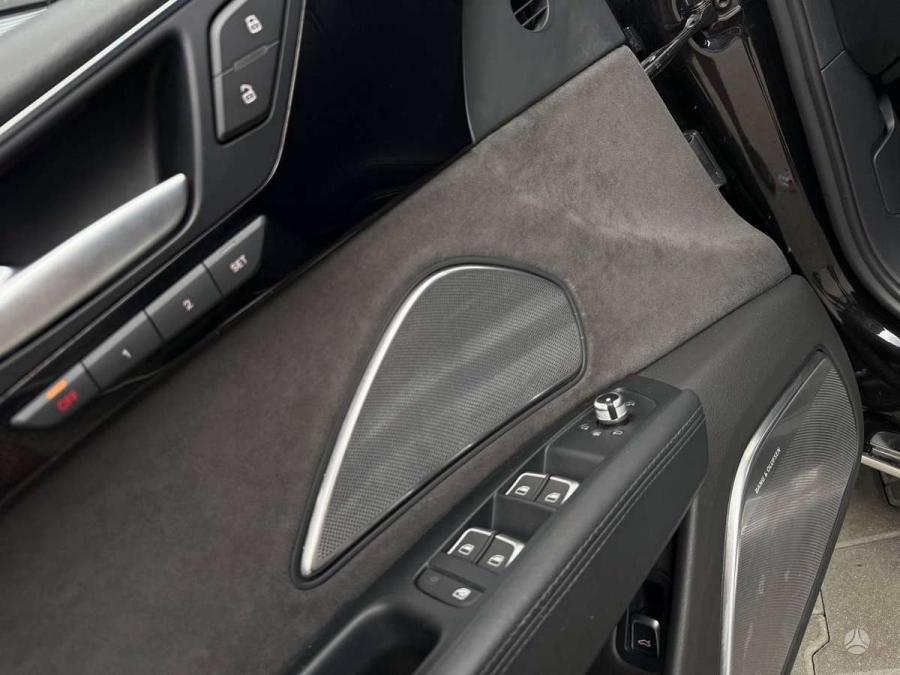 Melns Audi A8 2014 Šauļi, ar dzinēja tilpumu 2.97 L un nobraukumu 300 tūkst. km par 20500 €, foto 36 vietnē AUTOMOTO.COM.LV