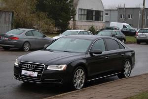 Black Audi A8 2015 in Vilnius, with an engine capacity of 3.99 L and mileage of 266 thousand km for 12700 €, photo 2 on AUTOMOTO.COM.LV
