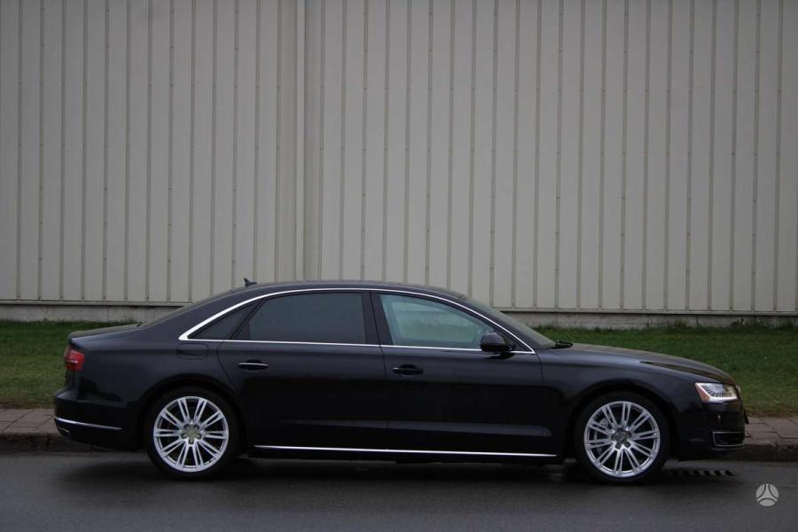 Black Audi A8 2015 in Vilnius, with an engine capacity of 3.99 L and mileage of 266 thousand km for 12700 €, photo 7 on AUTOMOTO.COM.LV