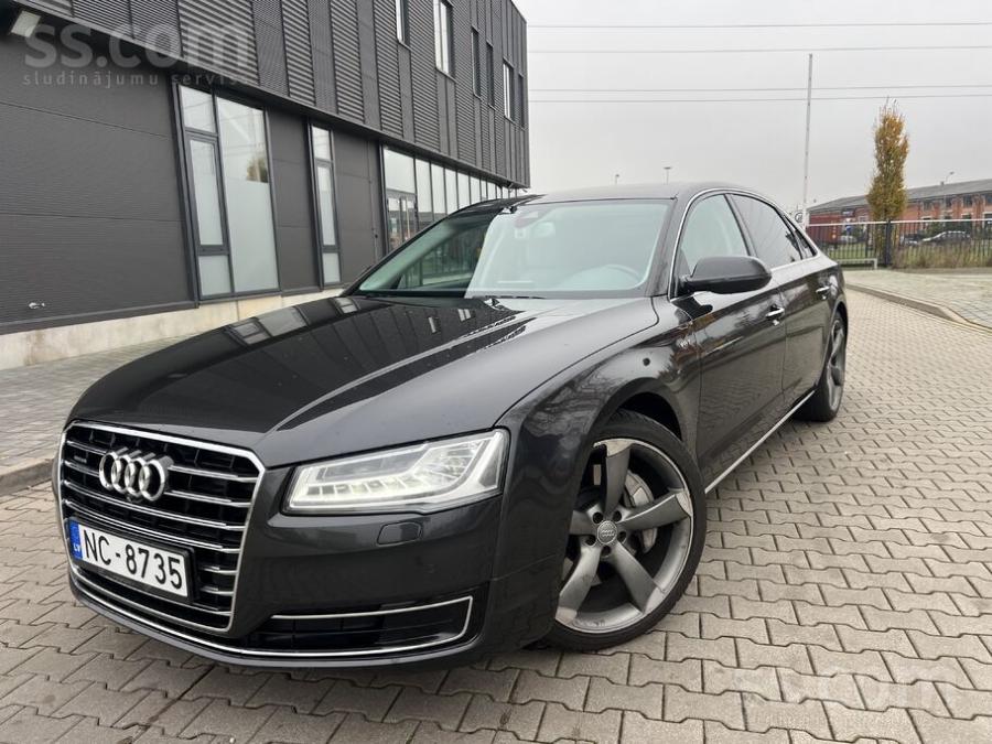 Black Audi A8 2015 in Riga, with an engine capacity of 4.20 L and mileage of 108 thousand km for 24900 €, photo 2 on AUTOMOTO.COM.LV