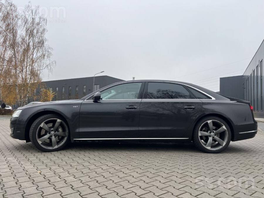 Black Audi A8 2015 in Riga, with an engine capacity of 4.20 L and mileage of 108 thousand km for 24900 €, photo 4 on AUTOMOTO.COM.LV